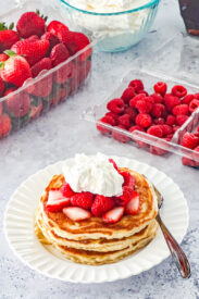 Amish Buttermilk Pancakes - Real Mom Kitchen - Breakfast
